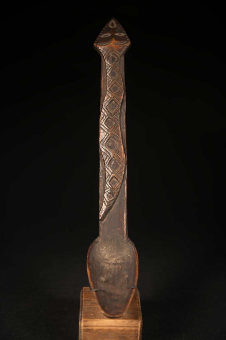 Gallery of ancient tribal art from the indigenous tribes of Taiwan